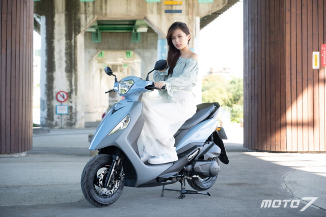 Cận cảnh Freeway 125 2023 sở hữu kiểu dáng nuột nà đến phát mê | 2banh.vn