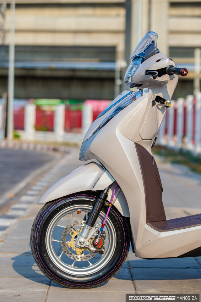 Ninja Lead độ khủng được nâng cấp phuộc trước Carbon kịch độc | 2banh.vn