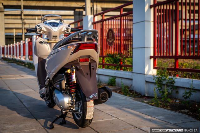 Ninja Lead độ khủng được nâng cấp phuộc trước Carbon kịch độc | 2banh.vn