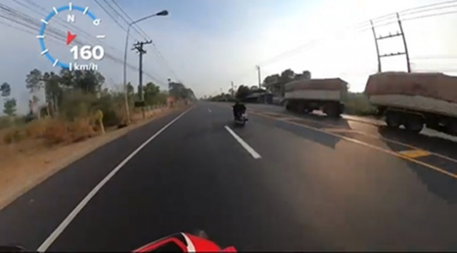 [Clip] Honda Wave 125 'gõ đầu' CBR650R với tốc độ 180km/h GPS | 2banh.vn