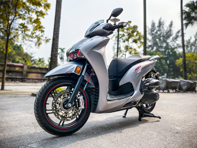 SH350i độ sở hữu cây pô cơ bắp cứ như sinh ra dành riêng cho mẫu xe này ...