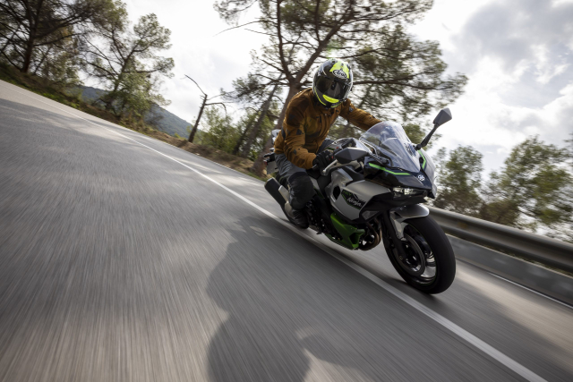 Kawasaki cấp bằng sáng chế cho Ninja 7 Hybrid và Z E-1 Hybrid ở Ấn Độ ...