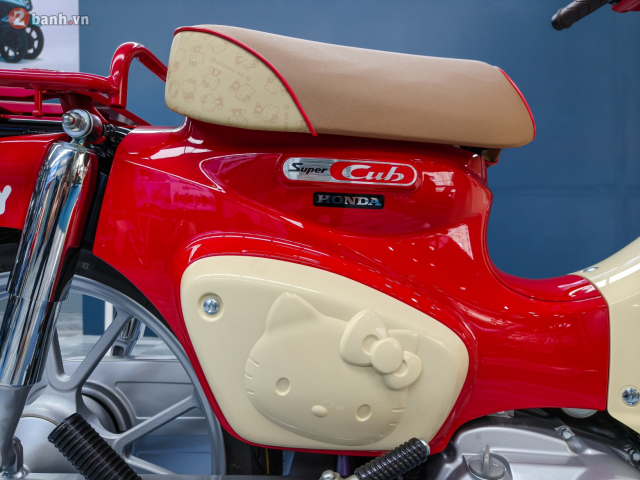 Hình ảnh thực tế Honda Super Cub 110 Hello Kitty vừa đổ bộ thị trường Việt Nam | 2banh.vn