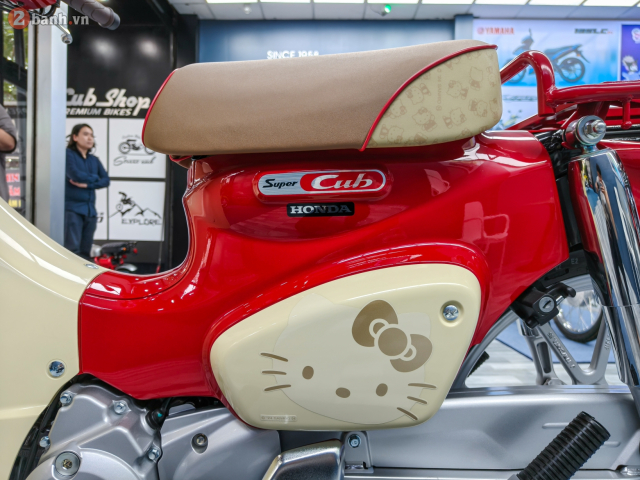Hình ảnh thực tế Honda Super Cub 110 Hello Kitty vừa đổ bộ thị trường Việt Nam | 2banh.vn