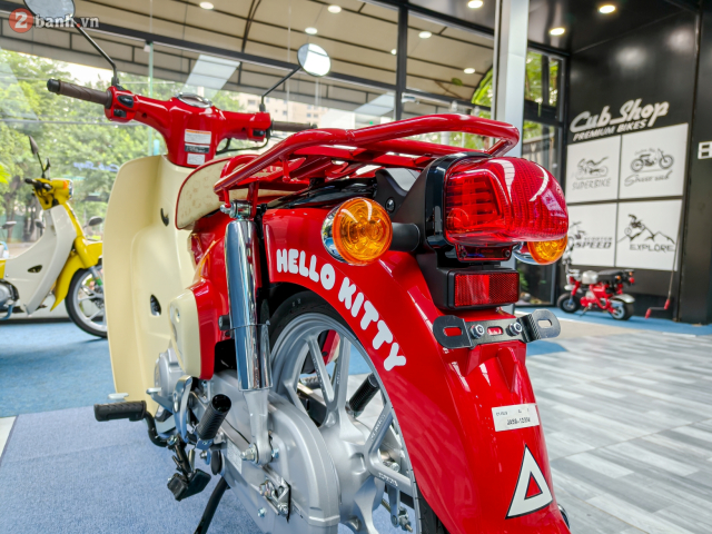 Hình ảnh thực tế Honda Super Cub 110 Hello Kitty vừa đổ bộ thị trường Việt Nam | 2banh.vn