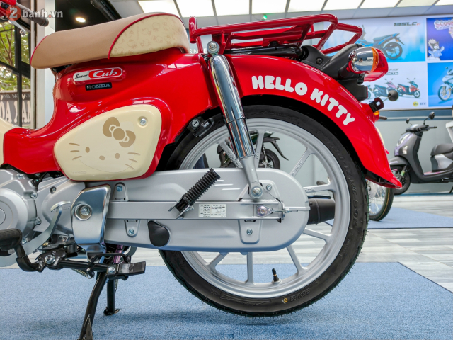 Hình ảnh thực tế Honda Super Cub 110 Hello Kitty vừa đổ bộ thị trường Việt Nam | 2banh.vn