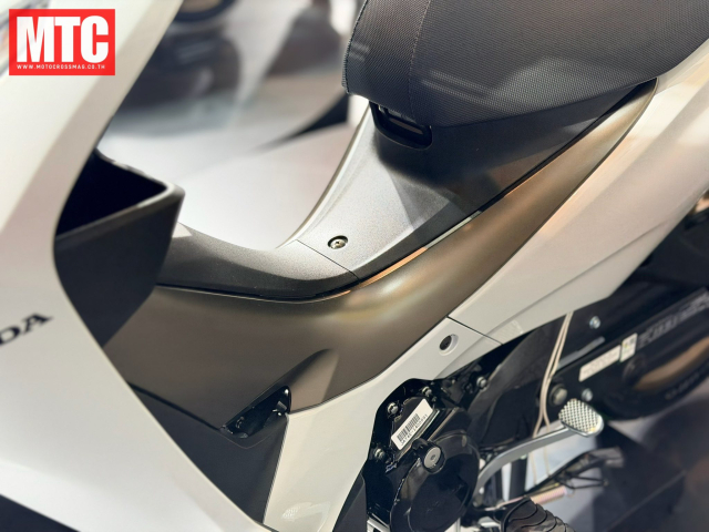 Honda Wave 110 2026 hoàn toàn mới ra mắt với 4 phiên bản, thêm nhiều ...