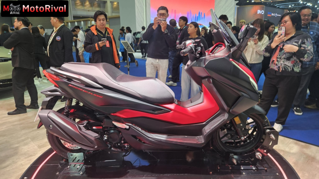 Cận cảnh Honda Forza 350 thế hệ mới vừa ra mắt tại BIMS 2026, với giá ...