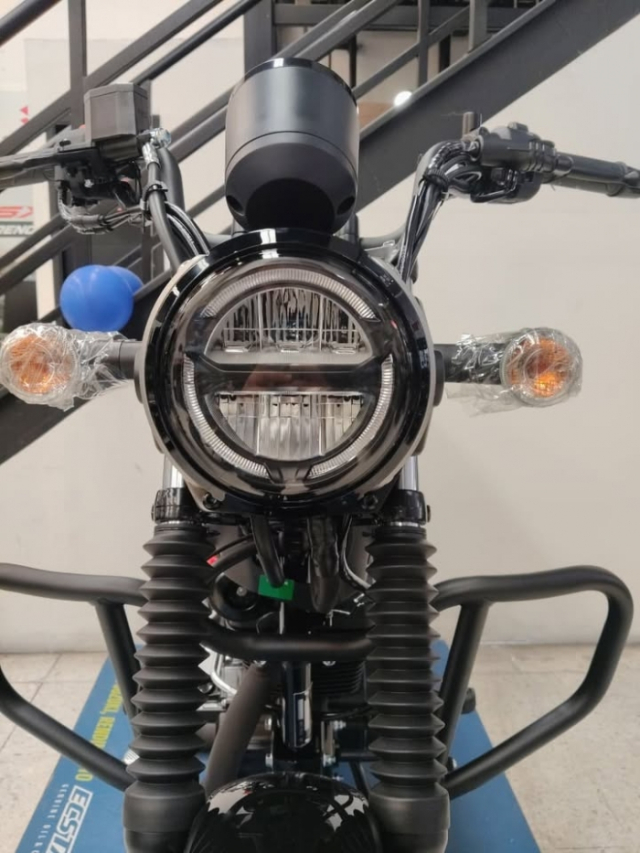 Hình ảnh thực tế Suzuki GN 160 ở đại lý: Một chiếc côn tay bền bỉ và ...