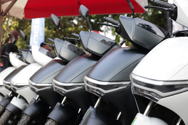Honda bắt đầu cuộc chơi xe điện thực sự tại Việt Nam với CUV e:, UC3 và ...