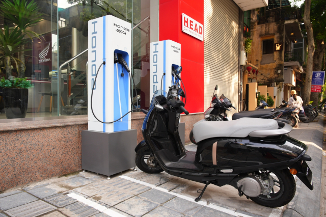 Honda bắt đầu cuộc chơi xe điện thực sự tại Việt Nam với CUV e:, UC3 và ...