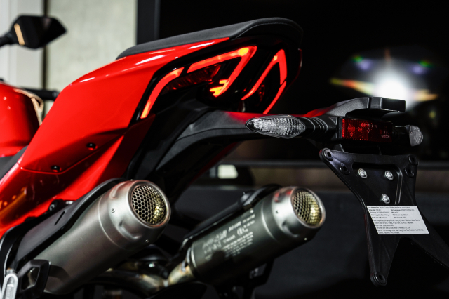 Panigale V2 S và Streetfighter V2 S 2026 ra mắt Việt Nam: 2 cá tính ...
