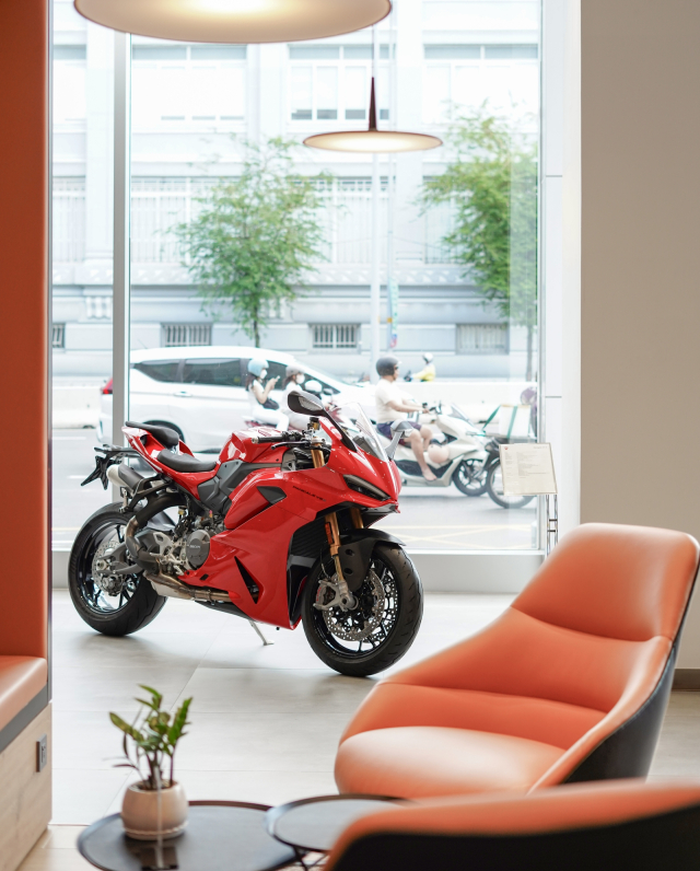 Panigale V2 S và Streetfighter V2 S 2026 ra mắt Việt Nam: 2 cá tính ...